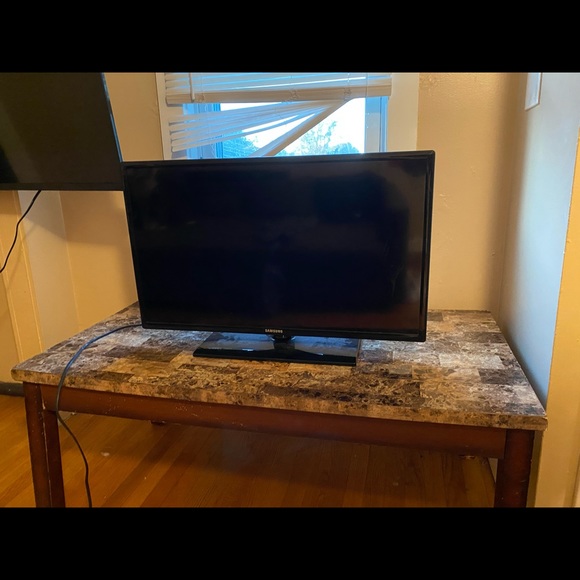 Samsung | Other | Samsung 33 Led Tv | Poshmark